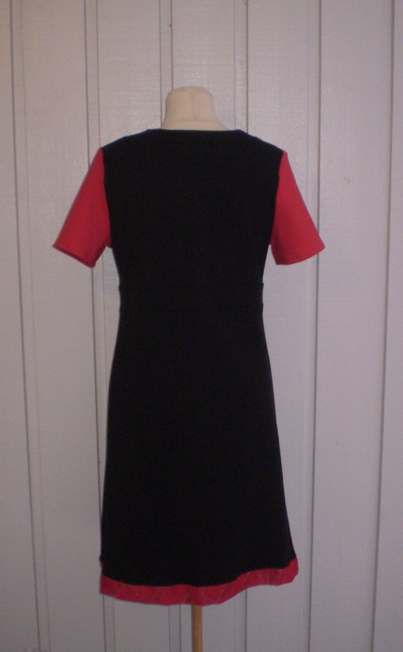 Salg Jerseykjole str 40 med øyenstikker - Epla