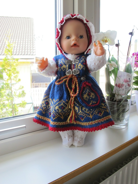 Bunad til dukke Baby born - Epla