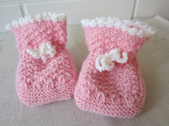 Rosa baby sokker m/hvit heklekant - Epla