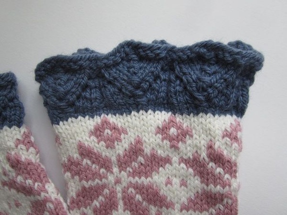 Sokker i blått, hvitt og rosa. - Epla