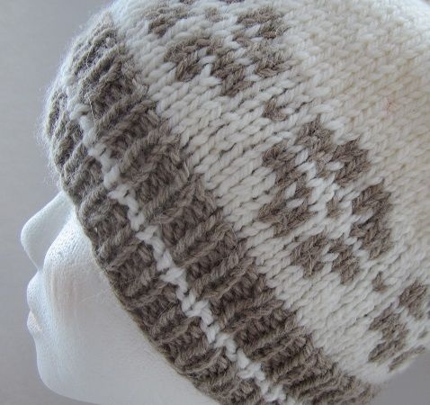 SALG Naturhvit og beige lue - Epla