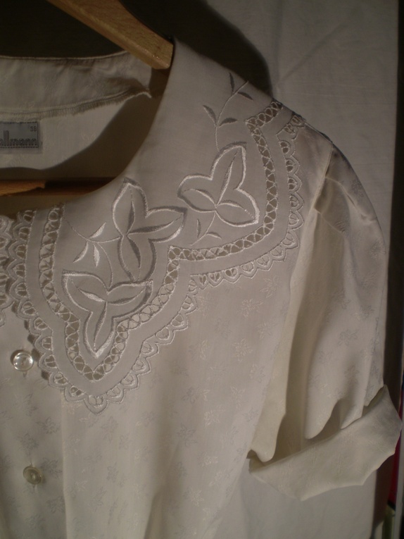 Bluse med blondekrage - Epla