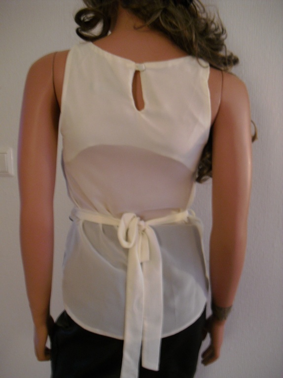 Hvit bluse med volanger - Epla