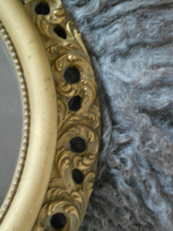 Nedsatt!! Fra ca 1900.. Meget vakker og unik stor oval treramme belagt m/ gullmaling m/ alvorlig ...