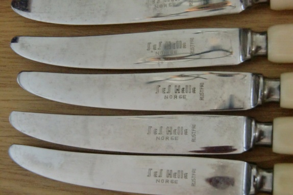 Gamle SES Helle fruktkniver m "benskaft" - Epla