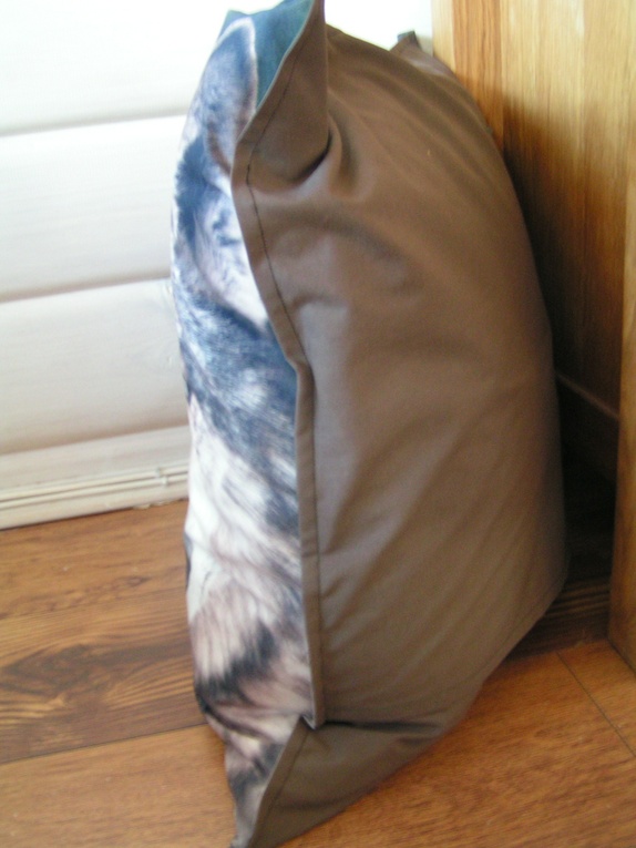 Pute med foto-print ulv - Epla