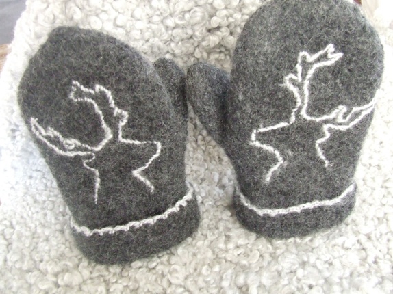 Tova votter med reinsdyr - Epla