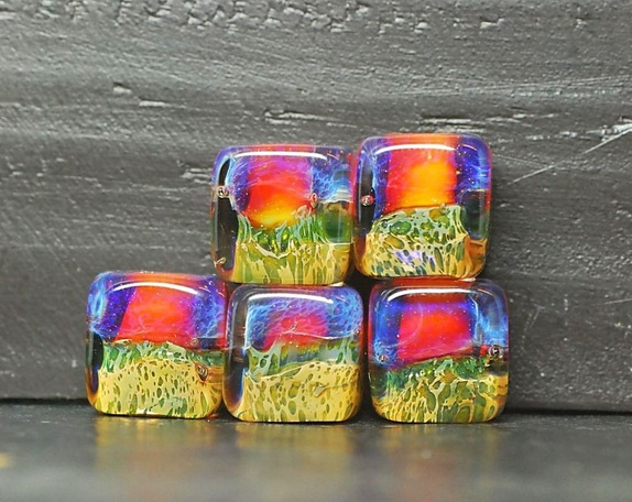 Sett med 5 BORO lampworkperler eller muranoglasskuler - Epla