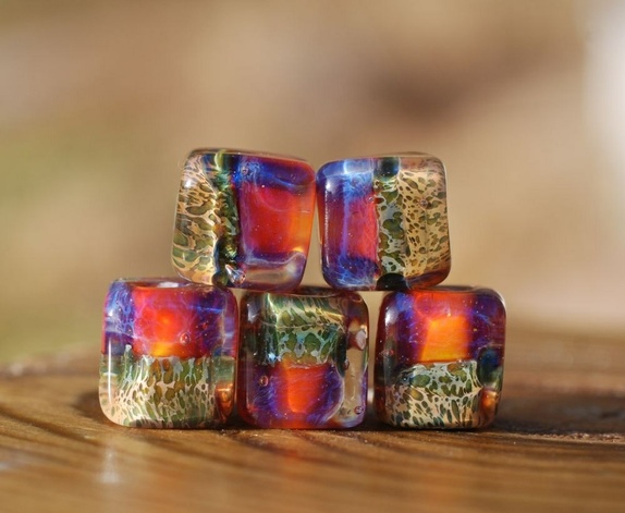 Sett med 5 BORO lampworkperler eller muranoglasskuler - Epla