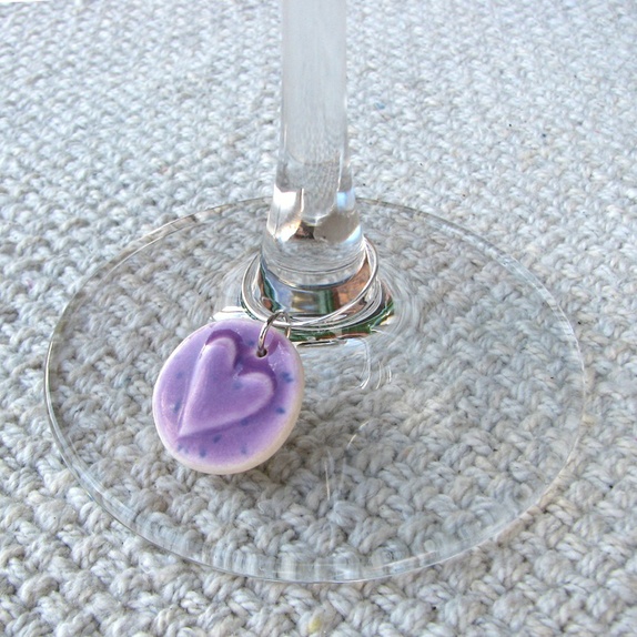 Seks håndlagde charms til vinglass - Epla