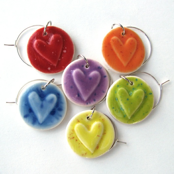 Seks håndlagde charms til vinglass - Epla