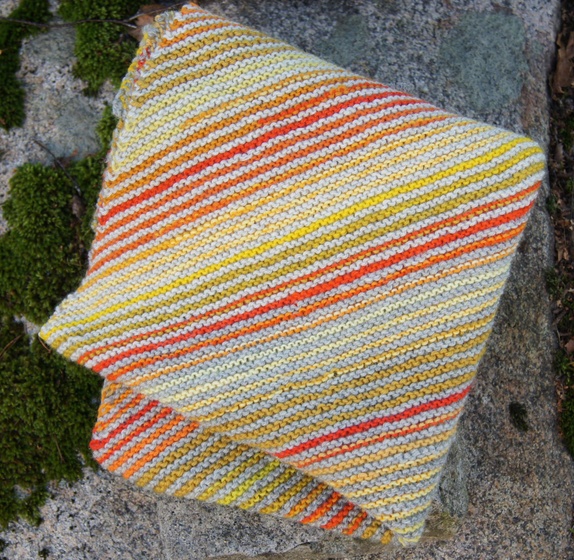 Lite strikket teppe - Epla