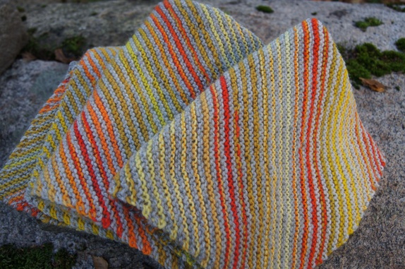 Lite strikket teppe - Epla