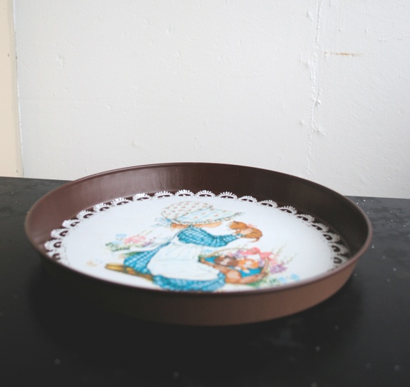 Hærlig retro serveringsbrett, Miss Petticoat - Epla