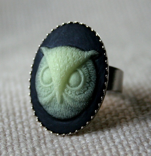 *Ugle* - kamè i sort og elfenben på sølvfarget ring (18x25mm) - Epla
