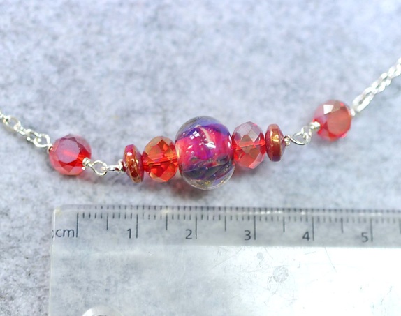 Halskjede med lampwork perle. hs13 - Epla