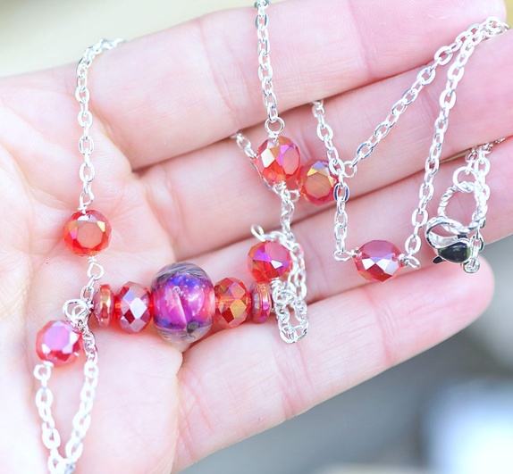 Halskjede med lampwork perle. hs13 - Epla