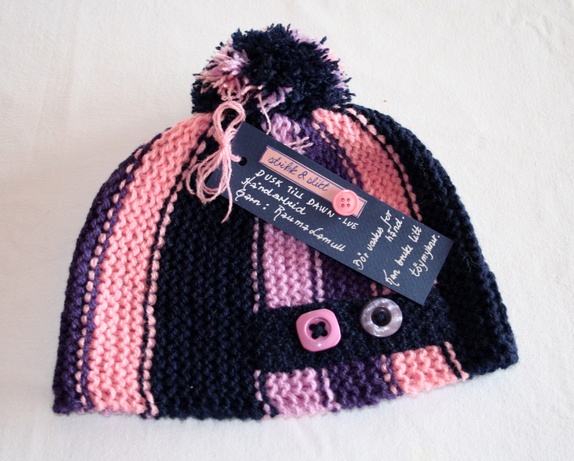 SOMMERSALG - 50 % avslag - Strikkelue med dusk. Nå kr. 125,- - Epla