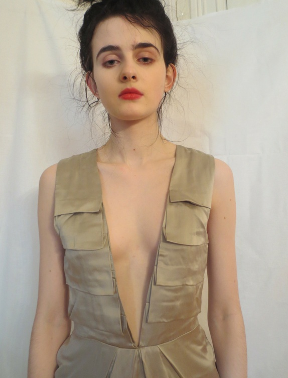 SOMMERSALG! Gråbeige silkekjole - Epla