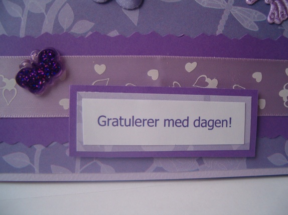 Lilla kort, Gratulerer med dagen, med sommerfugler og blomst - Epla