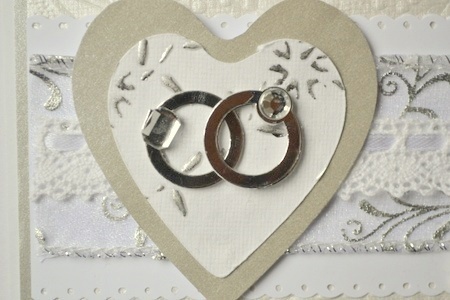 Vakkert bryllupskort, hjerte med gifteringer - Epla