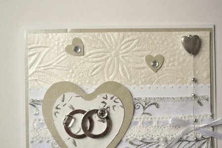 Vakkert bryllupskort, hjerte med gifteringer - Epla