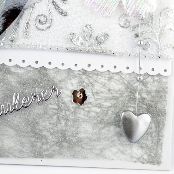 Vakkert bryllupskort, hjerte med gifteringer og blomst - Epla