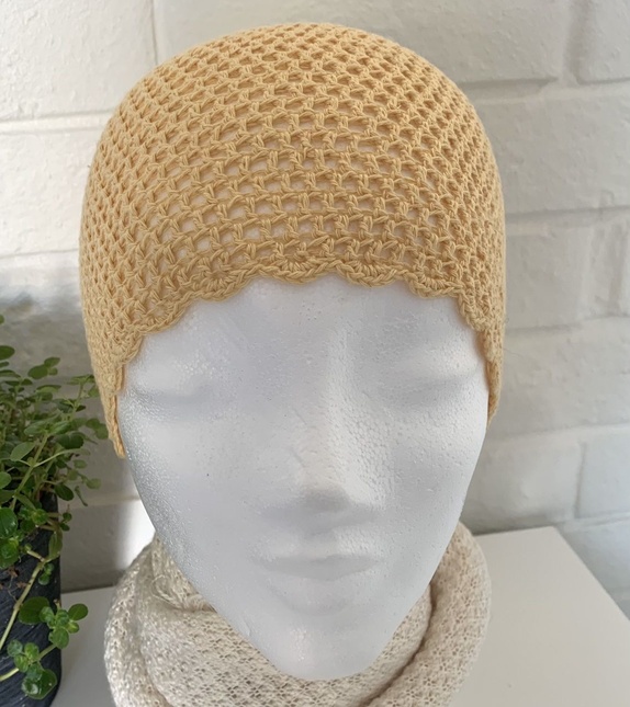 Heklet lue i bomull/lin/viscose med blondekant - Epla