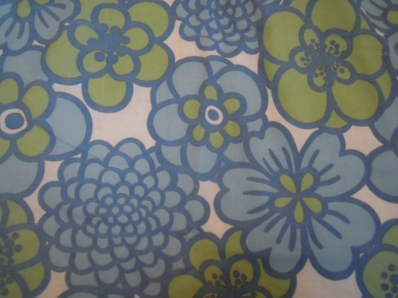 Storblomstret blått og grønt retro stoff - Epla