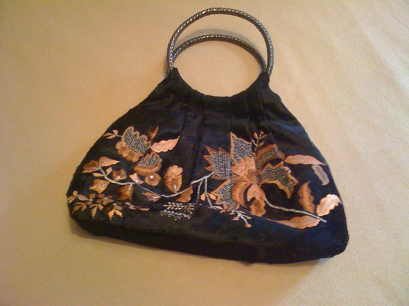 Sort brodert veske - Epla