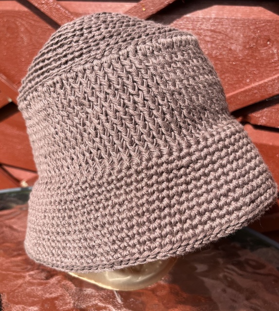 HEKLET BØTTEHATT - Epla