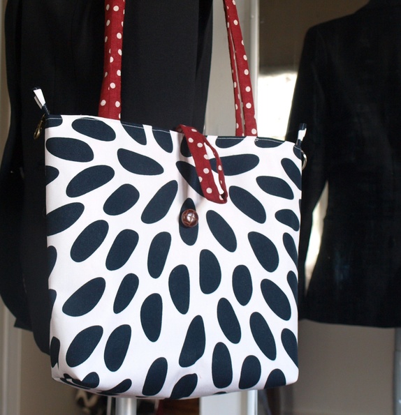 Veske, hvit og sort polkadots - Epla