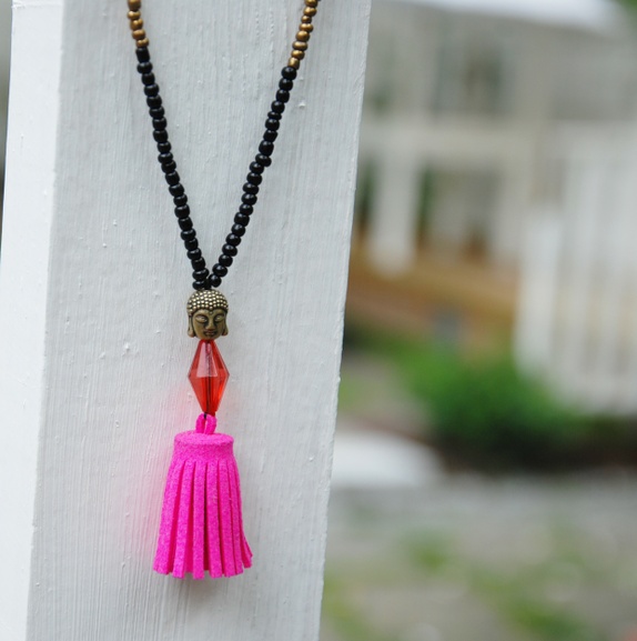 Knall rosa tassel - Buddha - smykke - Epla