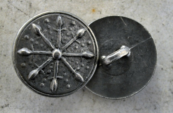 Vintage tinnknapper - Epla