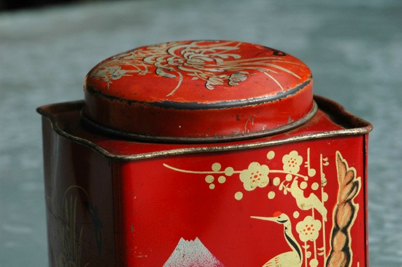 Gammel, søt metallboks - Epla