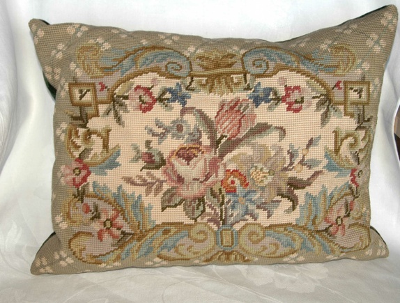 Nydelig, brodert pute - Epla