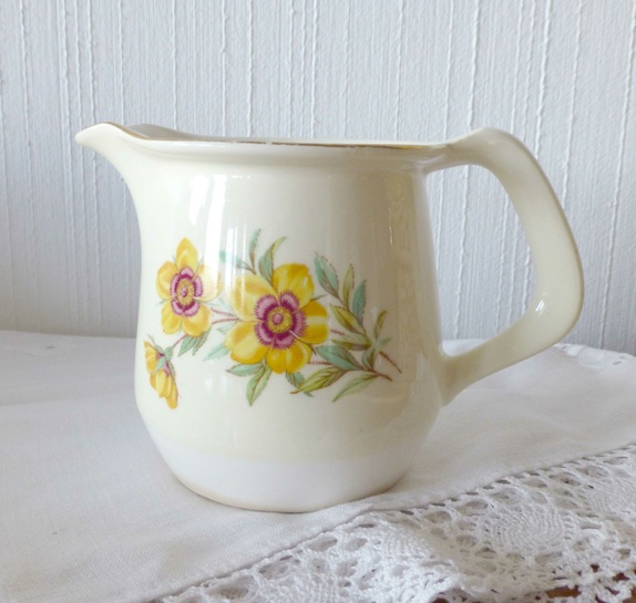 Søt, lita mugge fra Figgjo - Epla