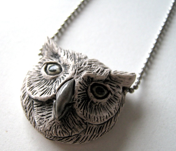 JANUARSALG! Smykke med grå ugle - nedsatt 30 % - Epla