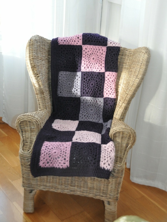 Heklet pledd til barnerom - Epla