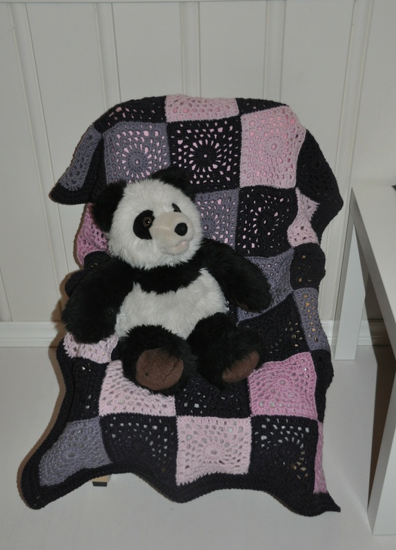 Heklet pledd til barnerom - Epla