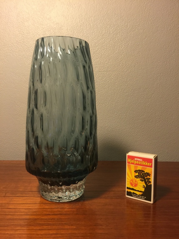 Flott vase i myk blåfarve! - Epla