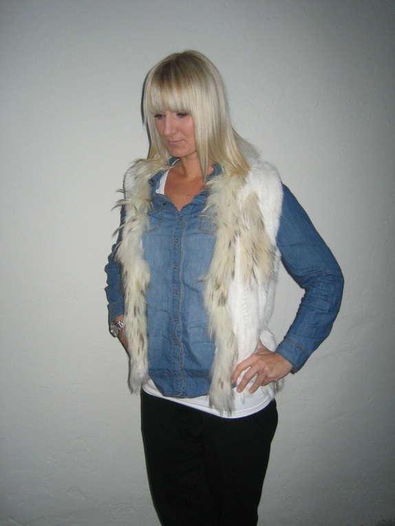 Hvit pelsvest av strikket kanin - Epla