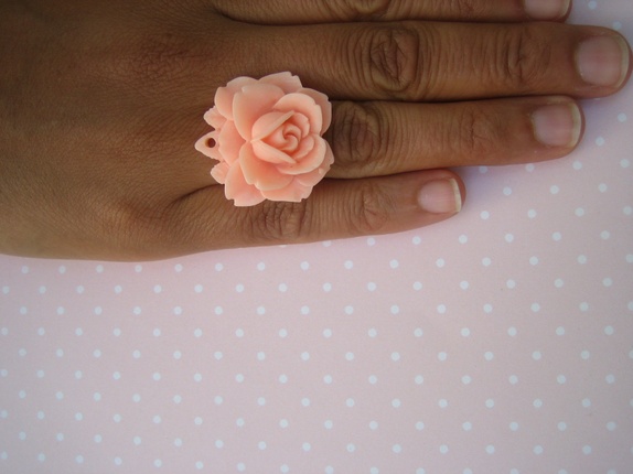 Ring med ferskefarget rose - Epla