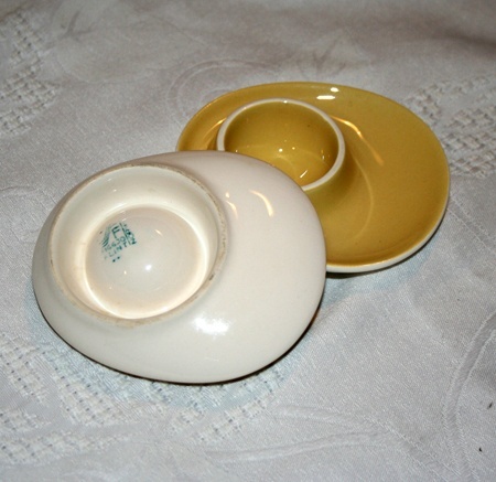 2 fine gule eggeglass - Epla