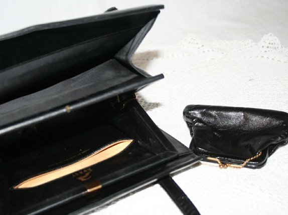 Nydelig selskapsveske i kalveskinn. - Epla