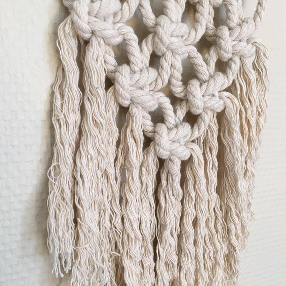 Veggdekor i makramé - Epla