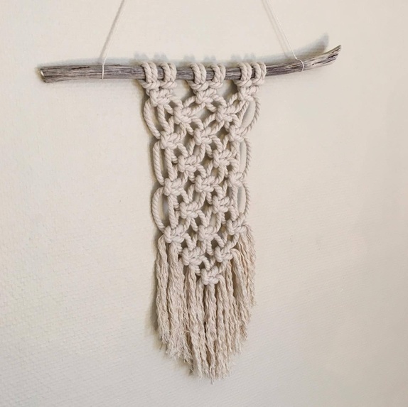 Veggdekor i makramé - Epla