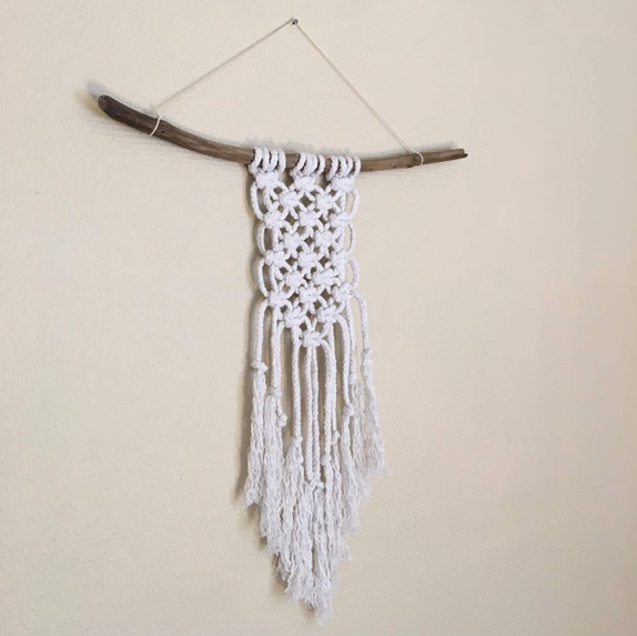 Veggdekor i makramé - Epla