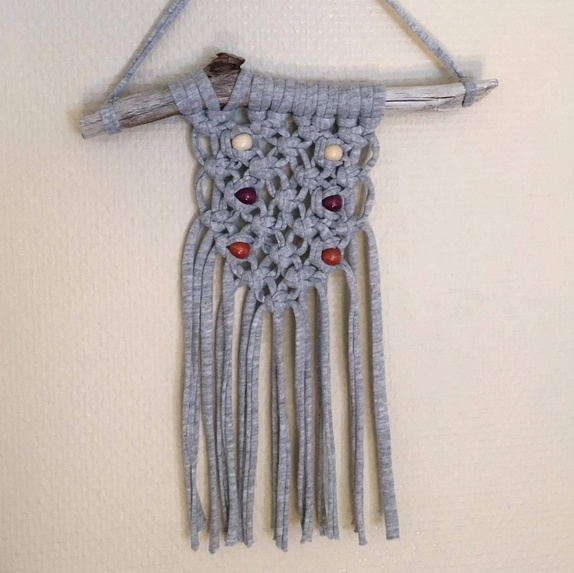 Veggdekor i makramé - Epla