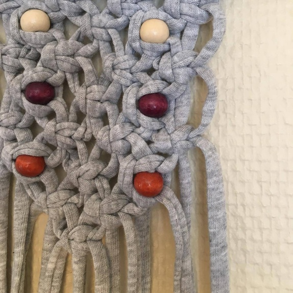 Veggdekor i makramé - Epla